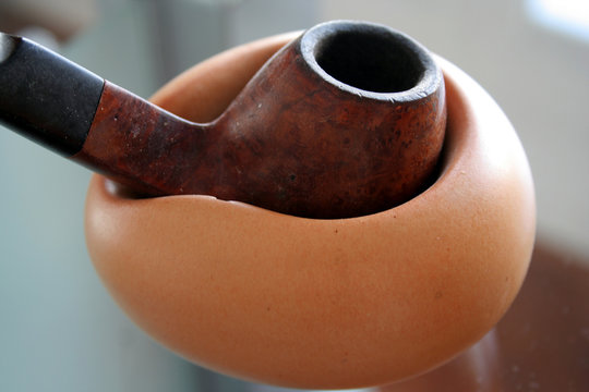 Friedenspfeife Bilder – Durchsuchen 2,196 Archivfotos, Vektorgrafiken ...