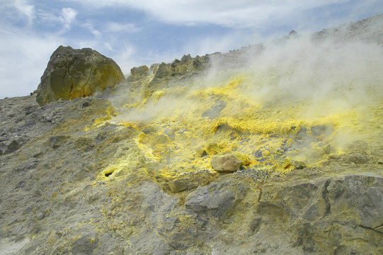 Solfatar Bilder – Durchsuchen 2,083 Archivfotos, Vektorgrafiken und ...