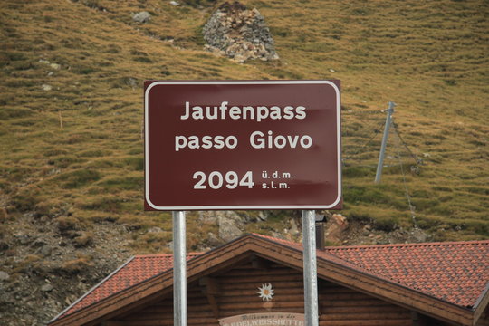 Jaufenpass bilder – Bläddra bland 458 stockfoton, vektorer och videor ...