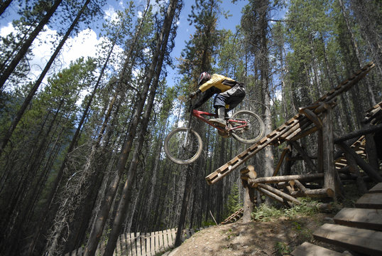 Downhill bilder – Bläddra bland 148,883 stockfoton, vektorer och videor ...