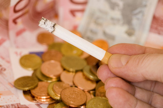 Geldverschwendung bilder – Bläddra bland 354 stockfoton, vektorer och ...