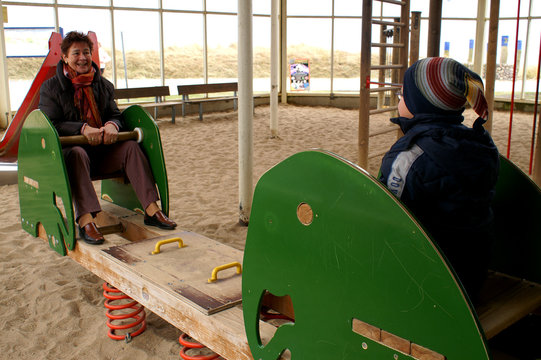 Wippe bilder – Bläddra bland 1,320 stockfoton, vektorer och videor ...