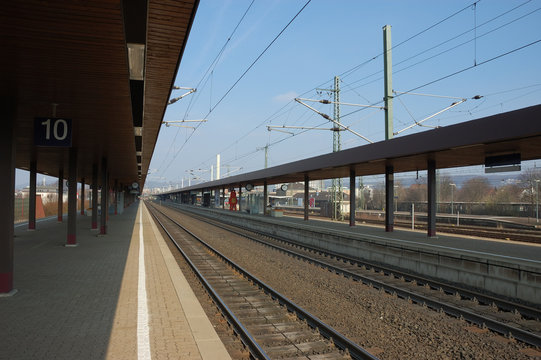 「Bahnsteig」の写真素材 | 7,301件の無料イラスト画像 | Adobe Stock