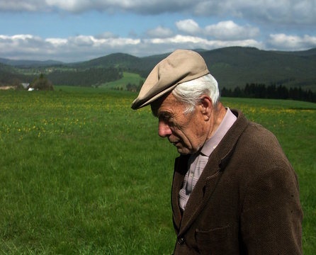 Pensionist Bilder – Durchsuchen 1,061 Archivfotos, Vektorgrafiken und ...