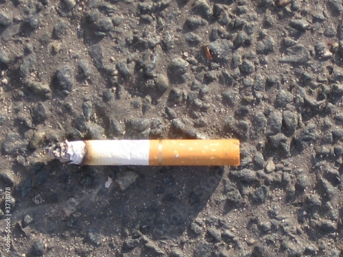 "Kippe" Stockfotos und lizenzfreie Bilder auf Fotolia.com - Bild 3738178