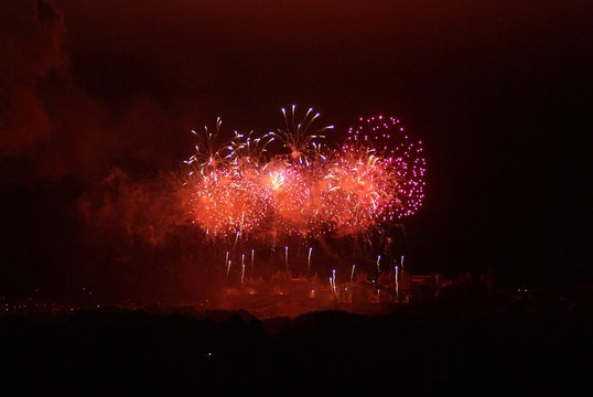 รูปภาพPyrotechnique – เลือกดูภาพถ่ายสต็อก เวกเตอร์ และวิดีโอ1,655 ...