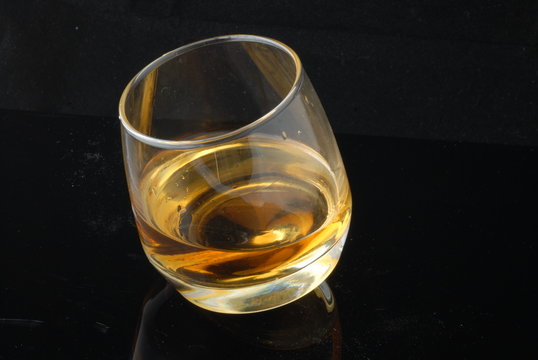 「Wisky」の画像 - 1,753 件の Stock 写真、ベクターおよびビデオ | Adobe Stock