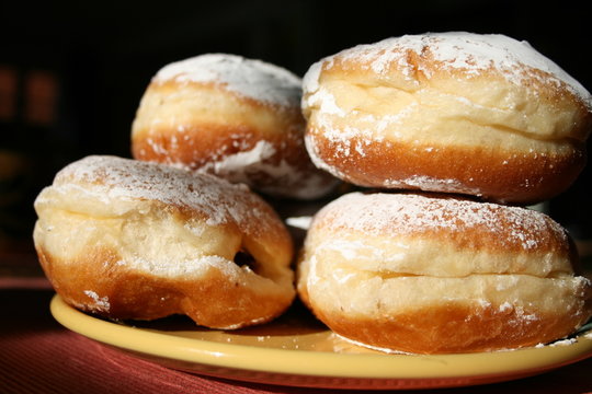 Krapfen Bilder – Durchsuchen 630,598 Archivfotos, Vektorgrafiken und ...