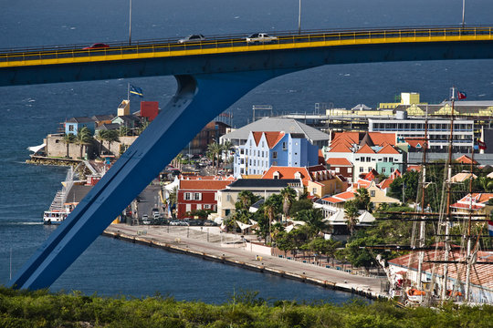 Curacao Bridge Bilder – Durchsuchen 1,411 Archivfotos, Vektorgrafiken ...