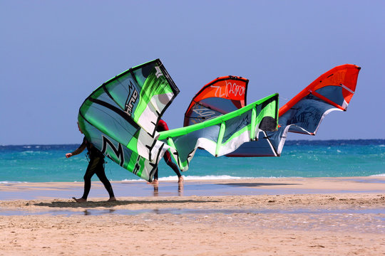 Kiten bilder – Bläddra bland 1,600 stockfoton, vektorer och videor ...