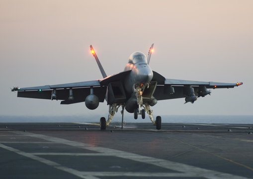 F18 画像 - 参照 535 Stock 写真、ベクターおよびビデオ | Adobe Stock