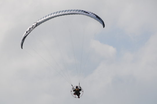 Paragleiter Bilder – Durchsuchen 21,128 Archivfotos, Vektorgrafiken und ...