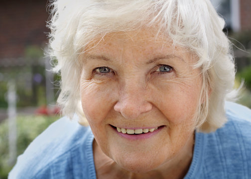 Seniorin Images – Browse 1,547 Stock Photos, Vectors, and Video | Adobe ...