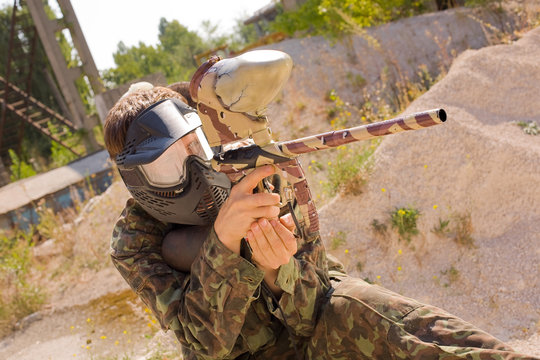 Paintballer bilder – Bläddra bland 532 stockfoton, vektorer och videor ...