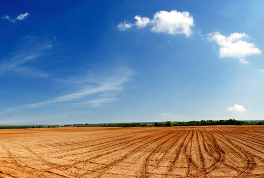 Plough-Land Bilder – Durchsuchen 222 Archivfotos, Vektorgrafiken und ...