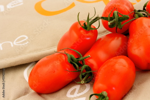 "Tomates allongées" photo libre de droits sur la banque d'images ...