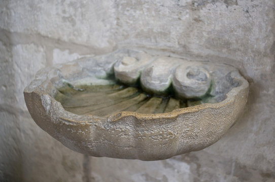 Bénitier - Images et vidéos libres de droits | Adobe Stock