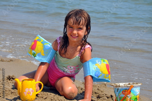 "Mädchen am Strand" Stockfotos und lizenzfreie Bilder auf Fotolia.com ...