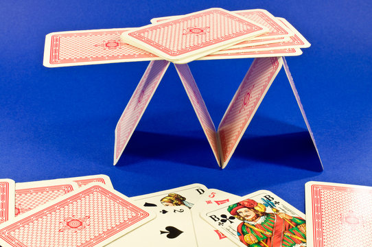 「Kartenhaus」の写真素材 | 148件の無料イラスト画像 | Adobe Stock