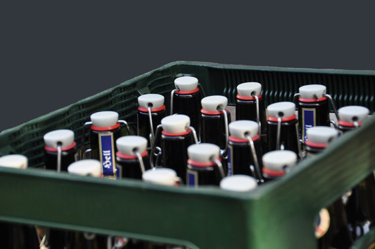 Bierkasten Imagens – Procure 599 fotos, vetores e vídeos | Adobe Stock