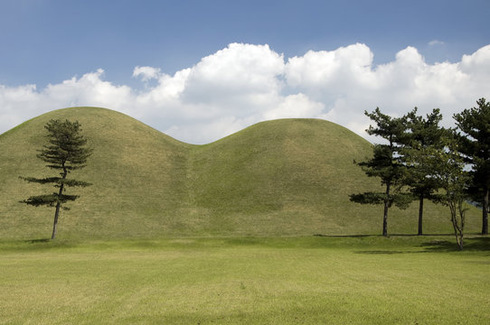 รูปภาพTumuli – เลือกดูภาพถ่ายสต็อก เวกเตอร์ และวิดีโอ41,399 | Adobe Stock