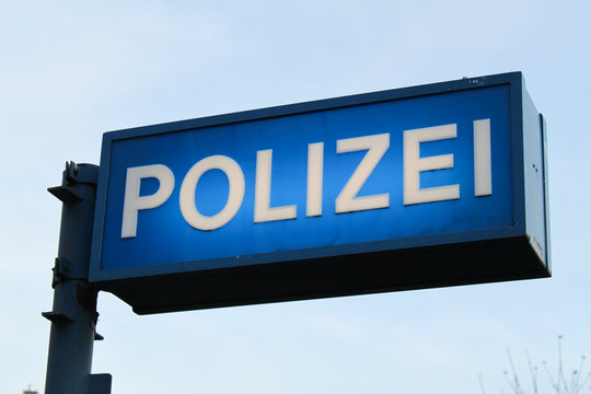 Polizeinotruf Bilder – Durchsuchen 5,766 Archivfotos, Vektorgrafiken ...