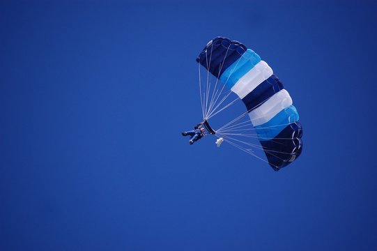 Spadochron Imagens – Procure 619 fotos, vetores e vídeos | Adobe Stock