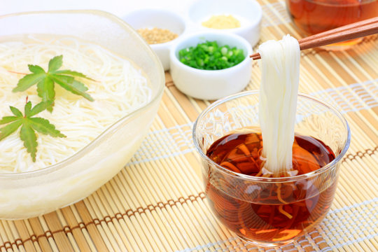 「そうめん」の写真素材 | 25,854件の無料イラスト画像 | Adobe Stock