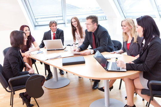 Berufsleben bilder – Bläddra bland 2,436 stockfoton, vektorer och ...