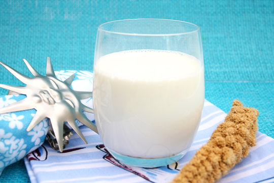 Obrazy (Kuhmilch) — zdjęcia, wektory i wideo bez tantiem (2,261 ...