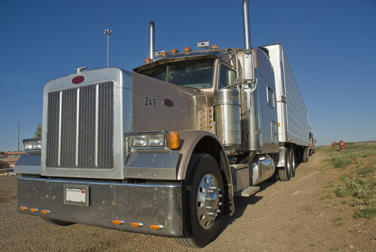 18-Wheeler Images – Browse 38,891 Stock Photos, Vectors, and Video ...