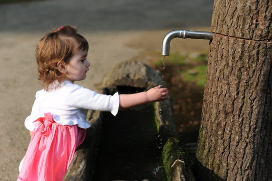 「Tropfe」の写真素材 | 154件の無料イラスト画像 | Adobe Stock
