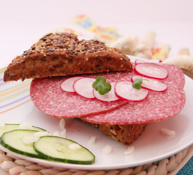 Wurstbrot bilder – Bläddra bland 1,164 stockfoton, vektorer och videor ...