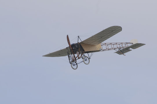 รูปภาพ"Blériot – เลือกดูภาพถ่ายสต็อก เวกเตอร์ และวิดีโอ411 | Adobe Stock