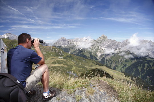 รูปภาพBergwanderer – เลือกดูภาพถ่ายสต็อก เวกเตอร์ และวิดีโอ1,103 ...