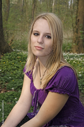 "Junges blondes Mädchen, 17 Jahre, im Wald" Stockfotos und lizenzfreie ...