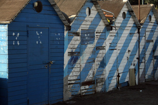 Baracche bilder – Bläddra bland 440 stockfoton, vektorer och videor ...