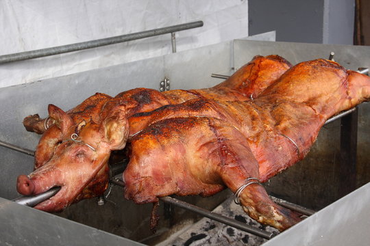 Cerdo Asado Cerdo Asado Con Orejones, Manzana Y Ciruelas