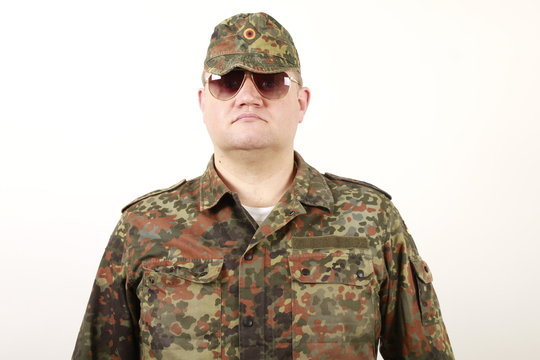 รูปภาพFeldwebel – เลือกดูภาพถ่ายสต็อก เวกเตอร์ และวิดีโอ107 | Adobe Stock