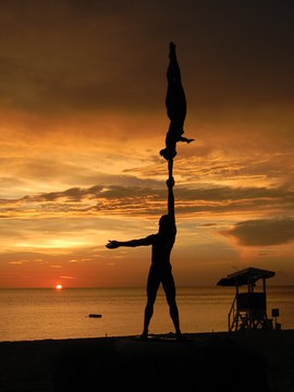 「Acrobati」の写真素材 | 372件の無料イラスト画像 | Adobe Stock