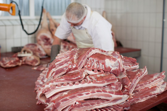 รูปภาพSchlachtbetrieb – เลือกดูภาพถ่ายสต็อก เวกเตอร์ และวิดีโอ73 ...