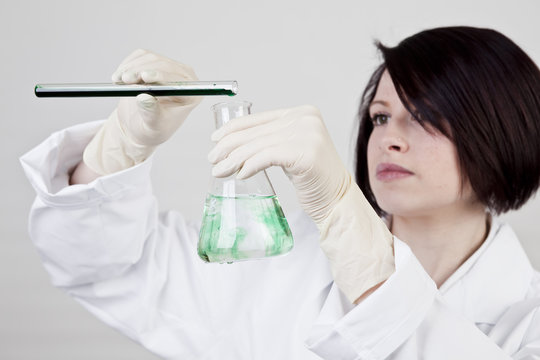 「Chemiekalien」の写真素材 | 156件の無料イラスト画像 | Adobe Stock
