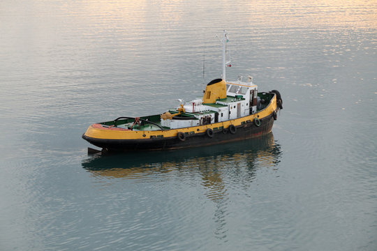 รูปภาพRemorqueur – เลือกดูภาพถ่ายสต็อก เวกเตอร์ และวิดีโอ483 | Adobe Stock