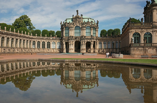 「Wallpavillon」の画像 - 127 件の Stock 写真、ベクターおよびビデオ | Adobe Stock