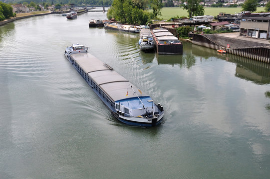 DIE 73,074 BESTEN BILDER, STOCK-FOTOS UND -VEKTORGRAFIKEN ZU „Barge ...