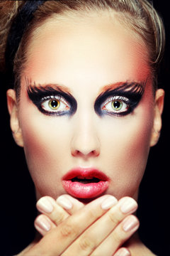 Extravagant Makeup Looks | Saubhaya Makeup