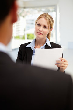 Business Interview Vertical Bilder – Durchsuchen 1,388 Archivfotos ...