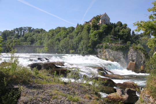 รูปภาพRhyfall – เลือกดูภาพถ่ายสต็อก เวกเตอร์ และวิดีโอ90 | Adobe Stock