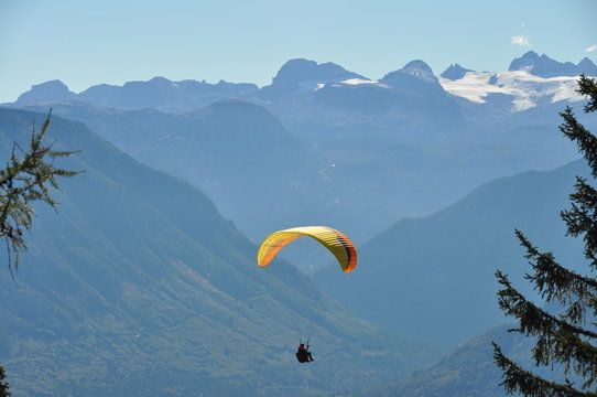 Paragleiter Images – Browse 931 Stock Photos, Vectors, and Video ...