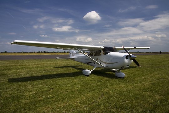 「Awionika」の写真素材 | 16件の無料イラスト画像 | Adobe Stock